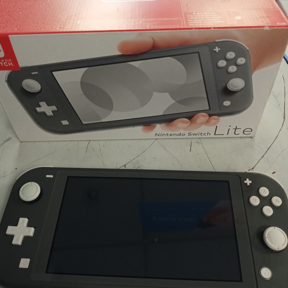 Pre-owned Nintendo Switch Lite - Own4Less
